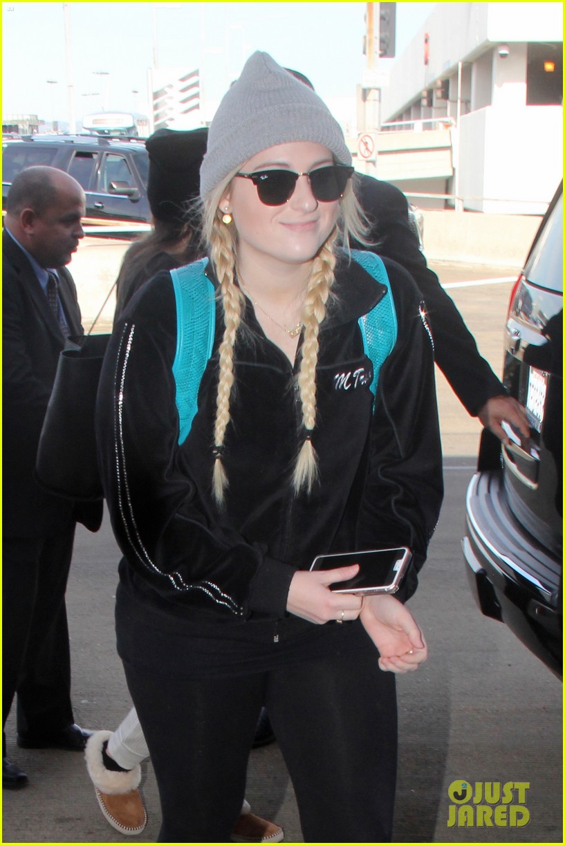 Charlie Puth Further Explains His Meghan Trainor AMAs Make Out Session ...