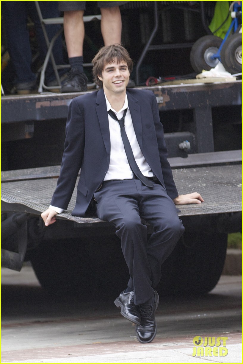 Modern Family's Reid Ewing Admits to Plastic Surgery Addiction Due to ...