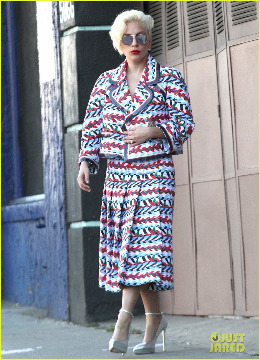 Lady Gaga Calls Out UFC Fighter Ronda Rousey for Not Touching Gloves ...