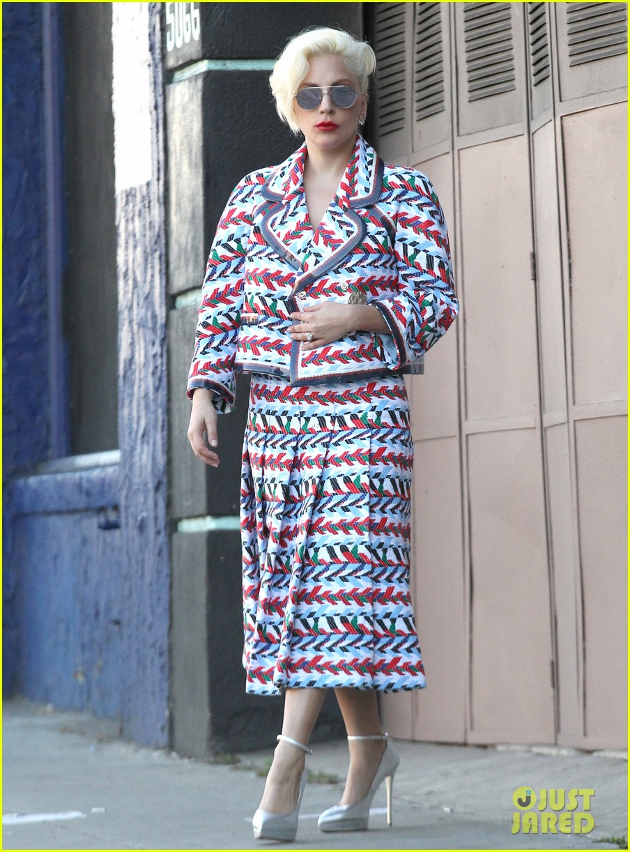 Lady Gaga Calls Out UFC Fighter Ronda Rousey for Not Touching Gloves ...