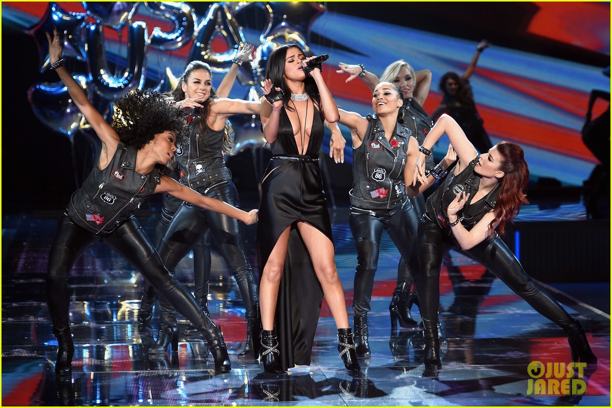 Selena Gomez Performs on the Victoria's Secret Runway!: Photo 3505331 ...
