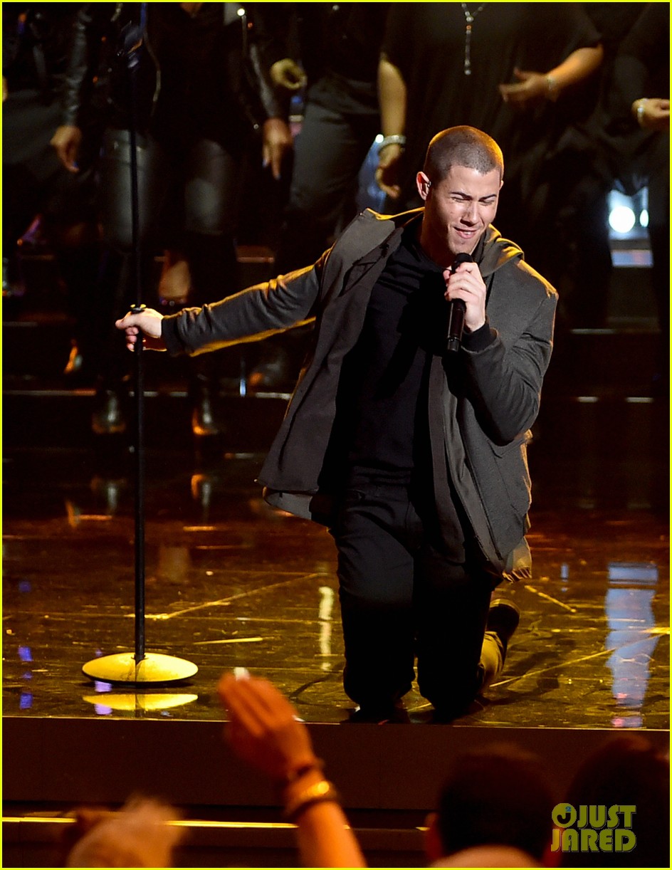Nick Jonas Performs Medley of Hits at AMAs 2015 - Watch Now!: Photo ...