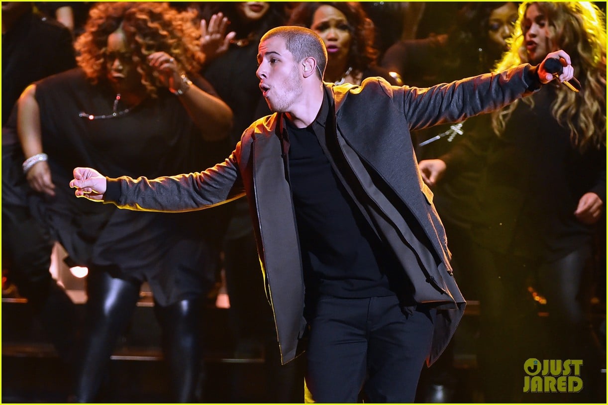 Nick Jonas Performs Medley of Hits at AMAs 2015 - Watch Now!: Photo ...