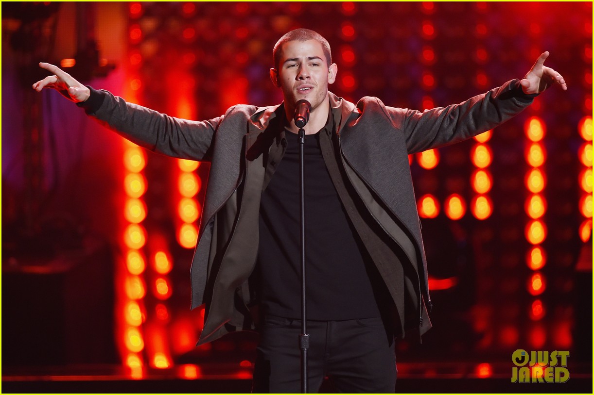 Nick Jonas Performs Medley of Hits at AMAs 2015 - Watch Now!: Photo ...