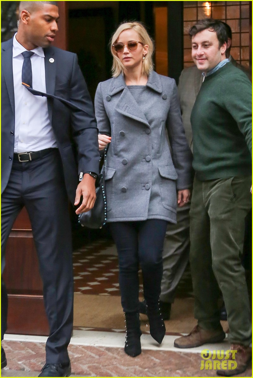 Jennifer Lawrence Wore the Craziest Outfit Ever on 'Fallon': Photo ...