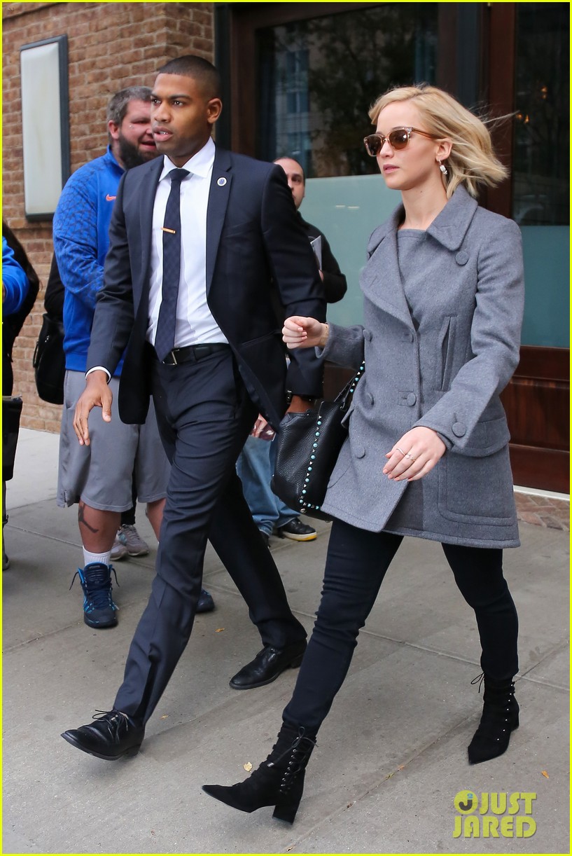 Jennifer Lawrence Wore the Craziest Outfit Ever on 'Fallon': Photo ...