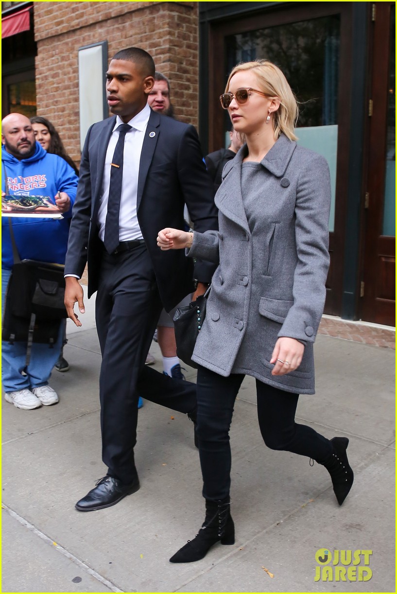 Jennifer Lawrence Wore the Craziest Outfit Ever on 'Fallon': Photo ...