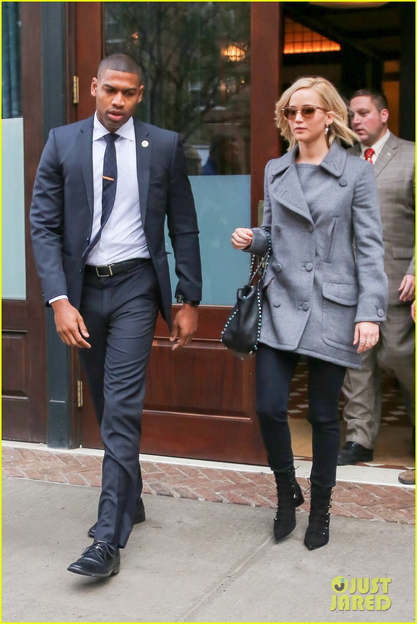 Jennifer Lawrence Wore the Craziest Outfit Ever on 'Fallon': Photo ...