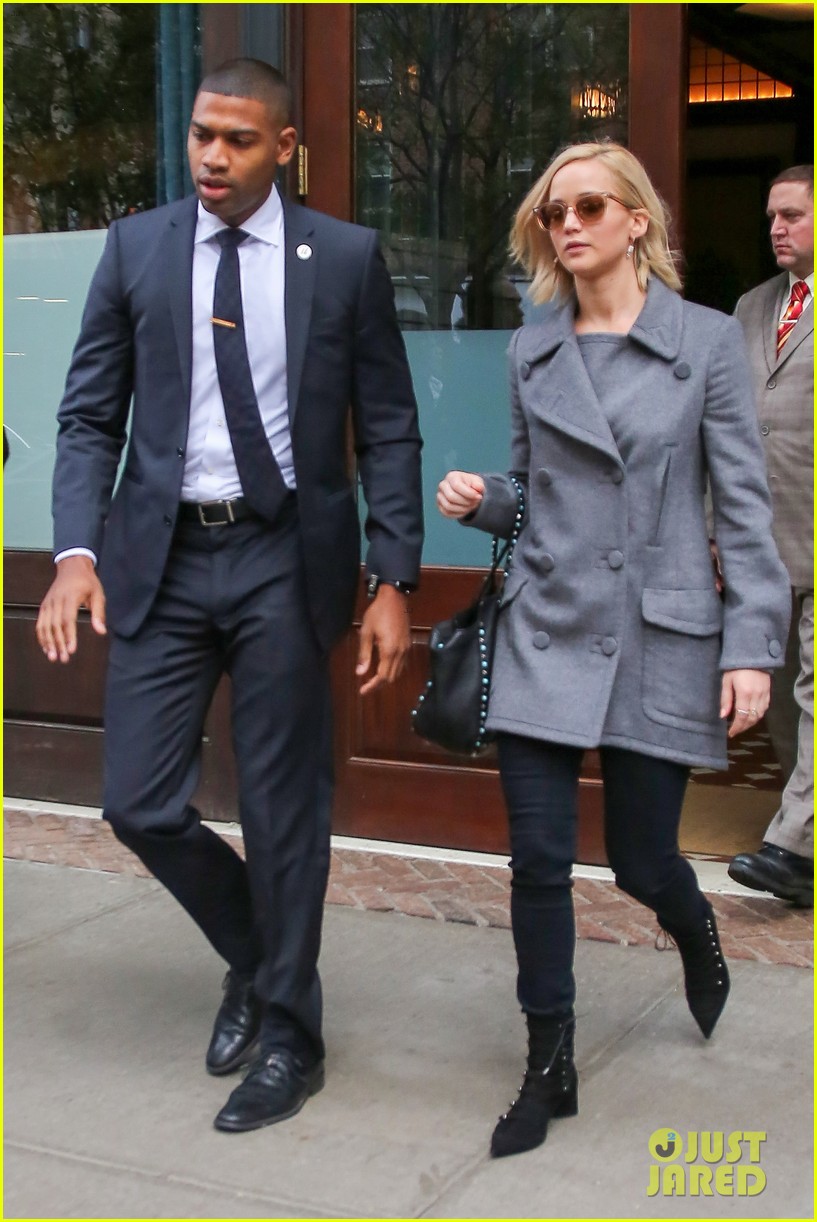 Jennifer Lawrence Wore the Craziest Outfit Ever on 'Fallon': Photo ...