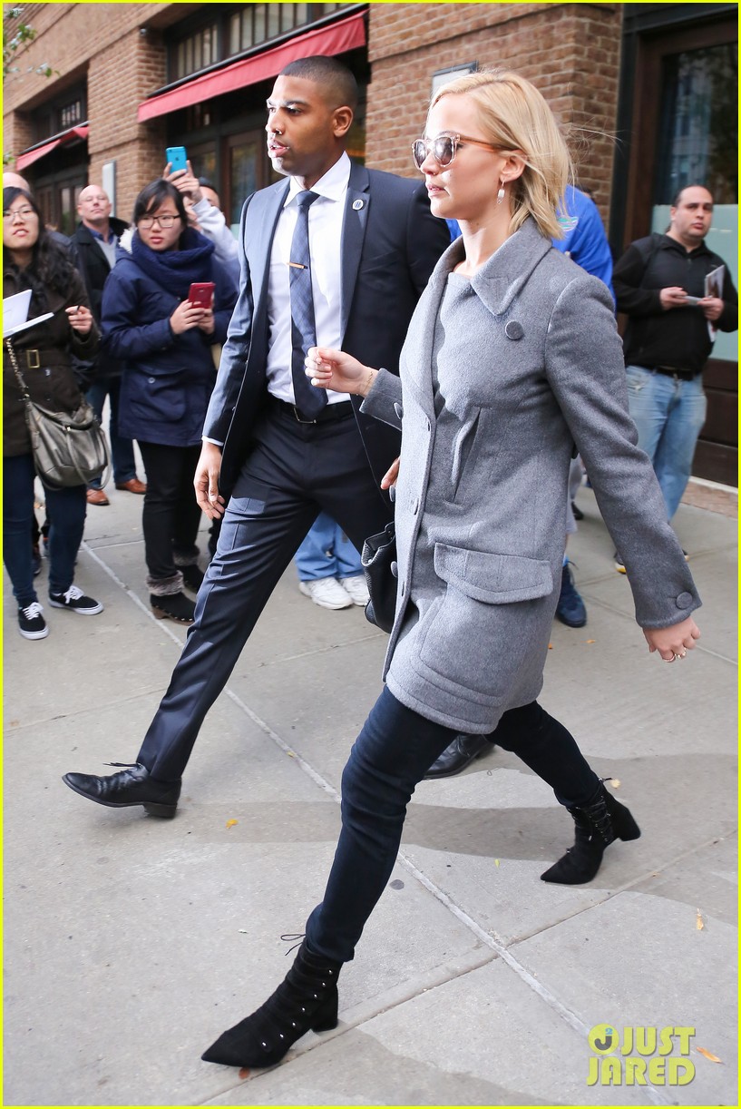 Jennifer Lawrence Wore the Craziest Outfit Ever on 'Fallon': Photo ...