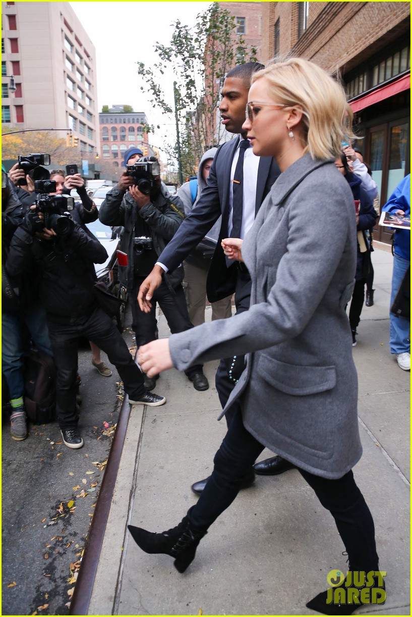 Jennifer Lawrence Wore the Craziest Outfit Ever on 'Fallon': Photo ...