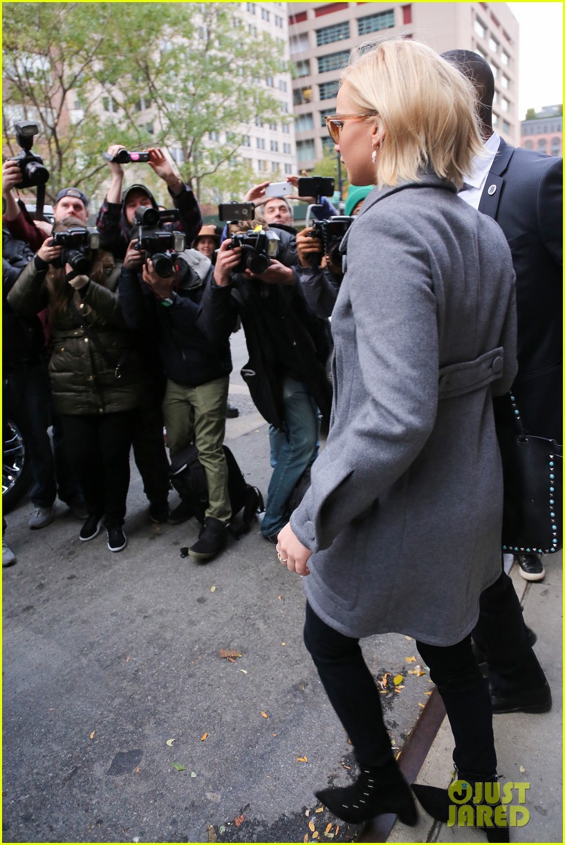 Jennifer Lawrence Wore the Craziest Outfit Ever on 'Fallon': Photo ...