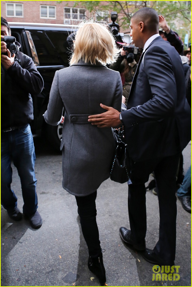 Jennifer Lawrence Wore the Craziest Outfit Ever on 'Fallon': Photo ...