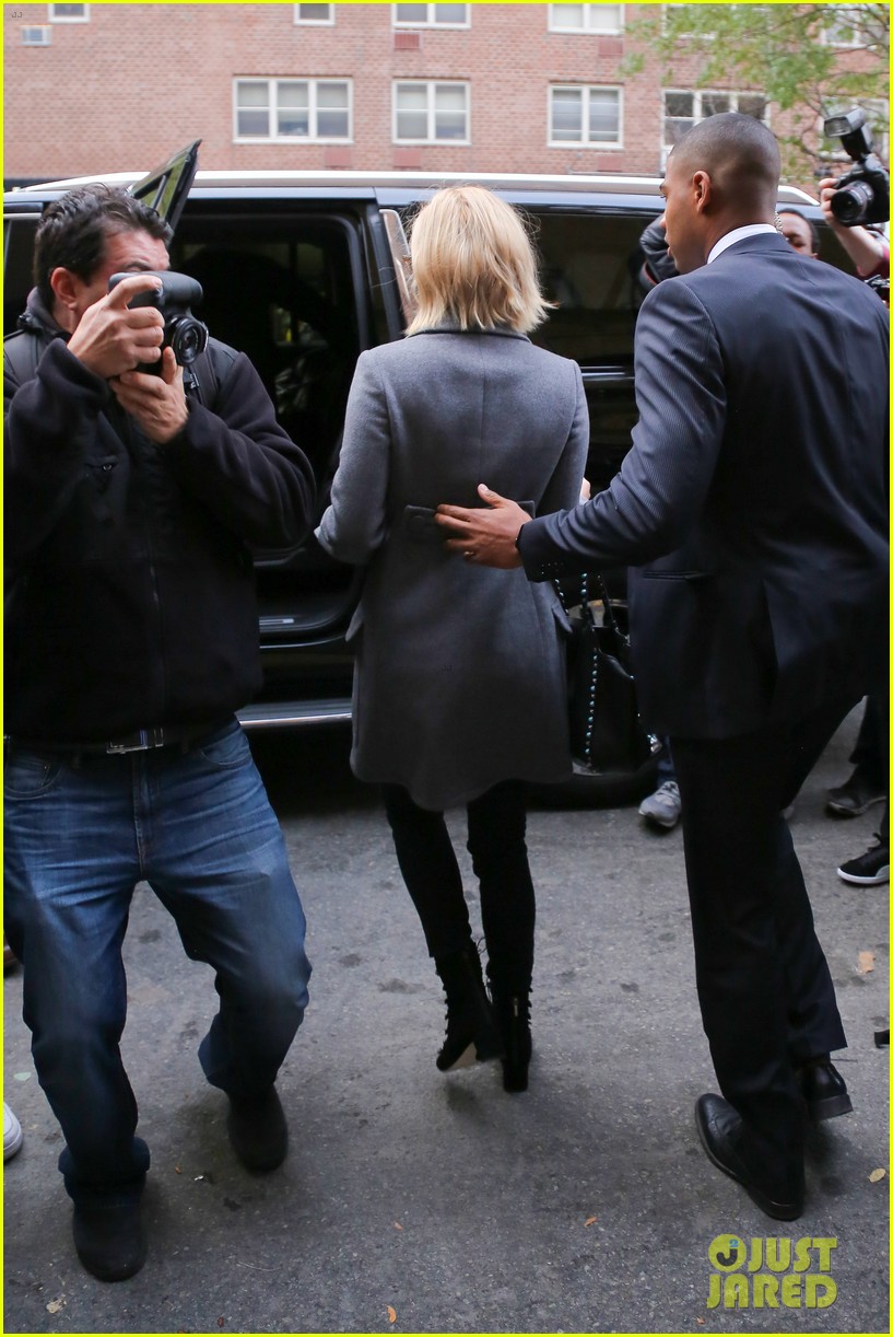 Jennifer Lawrence Wore the Craziest Outfit Ever on 'Fallon': Photo ...