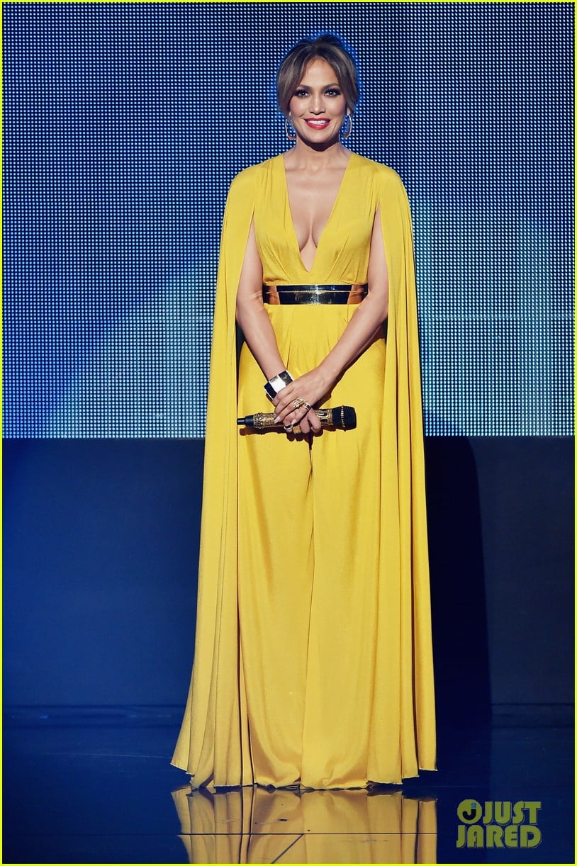 Jennifer Lopez Rocks So Many Different Looks at the AMAs 2015!: Photo ...