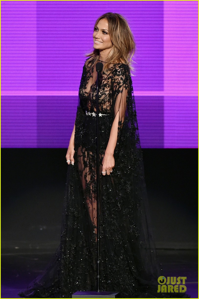 Jennifer Lopez Rocks So Many Different Looks at the AMAs 2015!: Photo ...