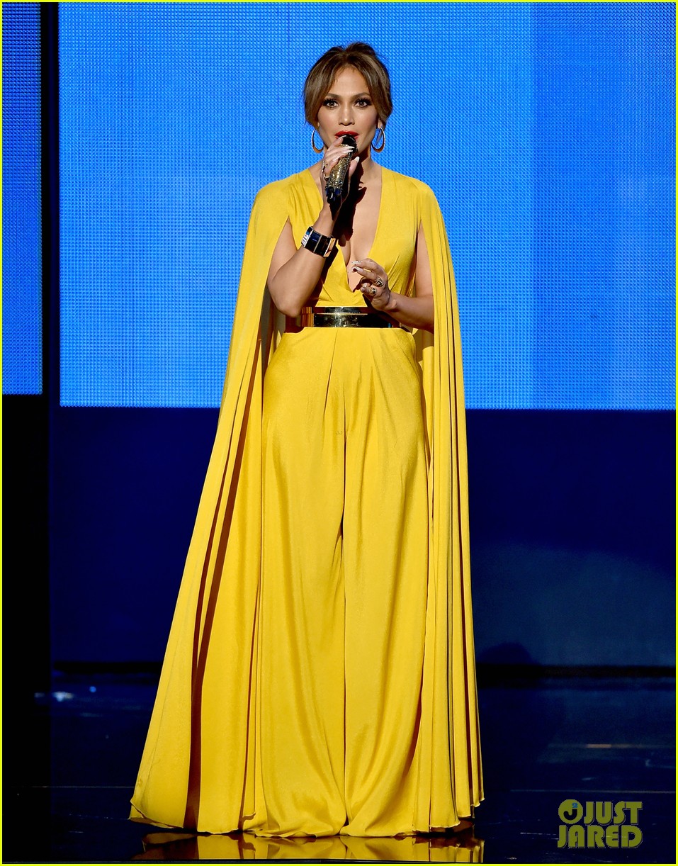 Jennifer Lopez Rocks So Many Different Looks at the AMAs 2015!: Photo ...