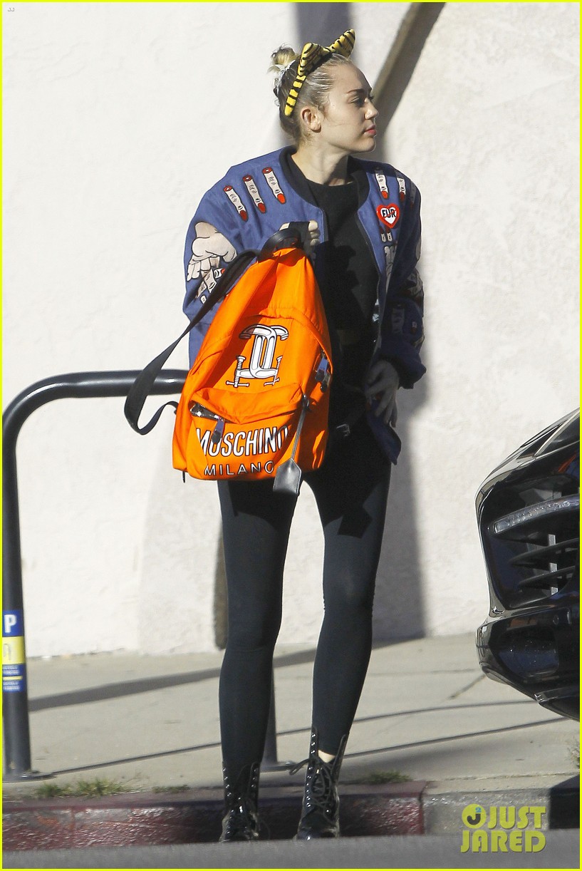 Miley Cyrus Adds Another Pup To Her Animal Fam!: Photo 3505988 | Miley ...