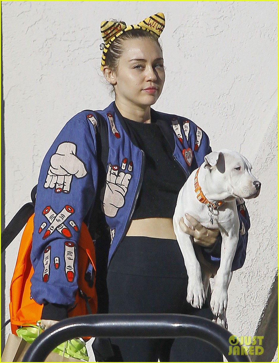 Miley Cyrus Adds Another Pup To Her Animal Fam!: Photo 3505991 | Miley ...