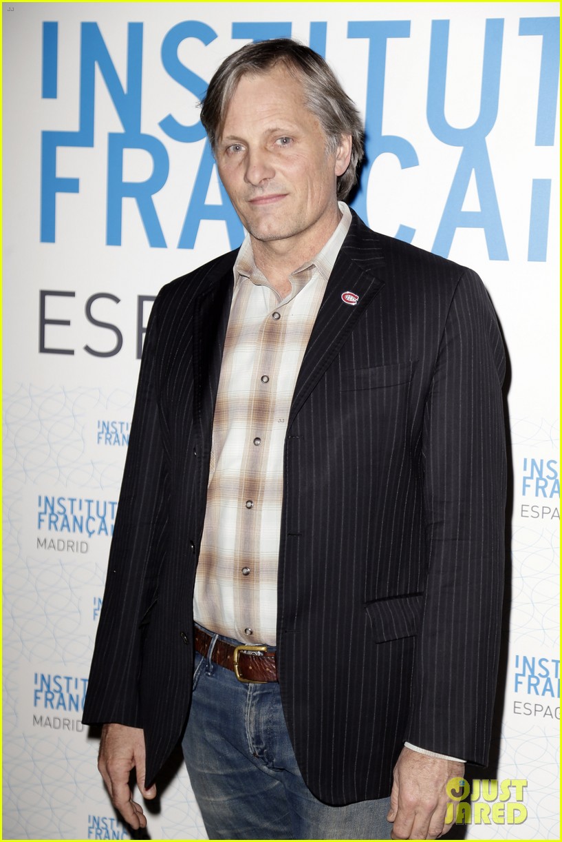 Viggo Mortensen Premieres 'Lejos De Los Hombres': Photo 3518054 | Viggo ...