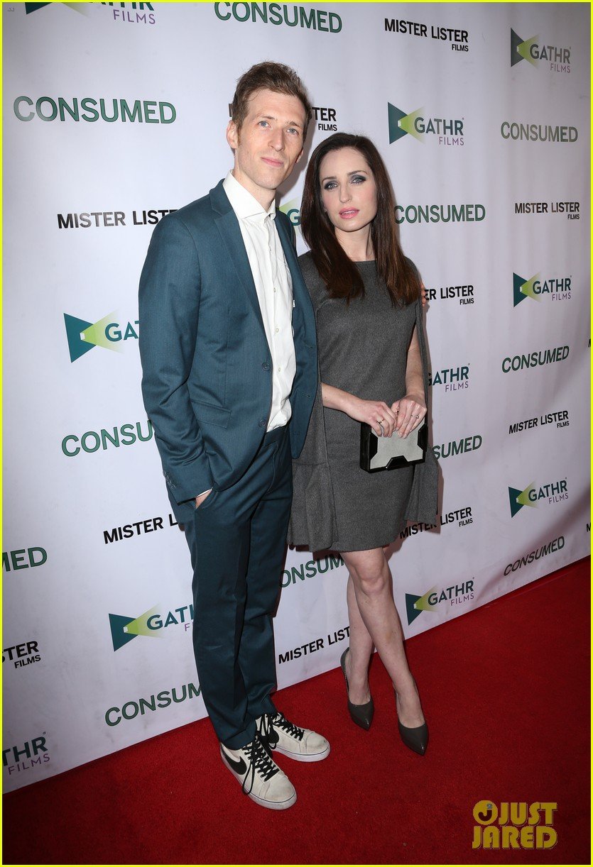 Busy Philipps, Grace Gummer & More Support Zoe Lister-Jones At ...