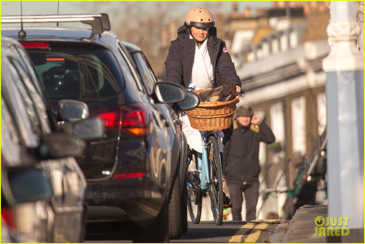 Ed Sheeran Joins Renee Zellweger on Set of 'Bridget Jones's Baby ...