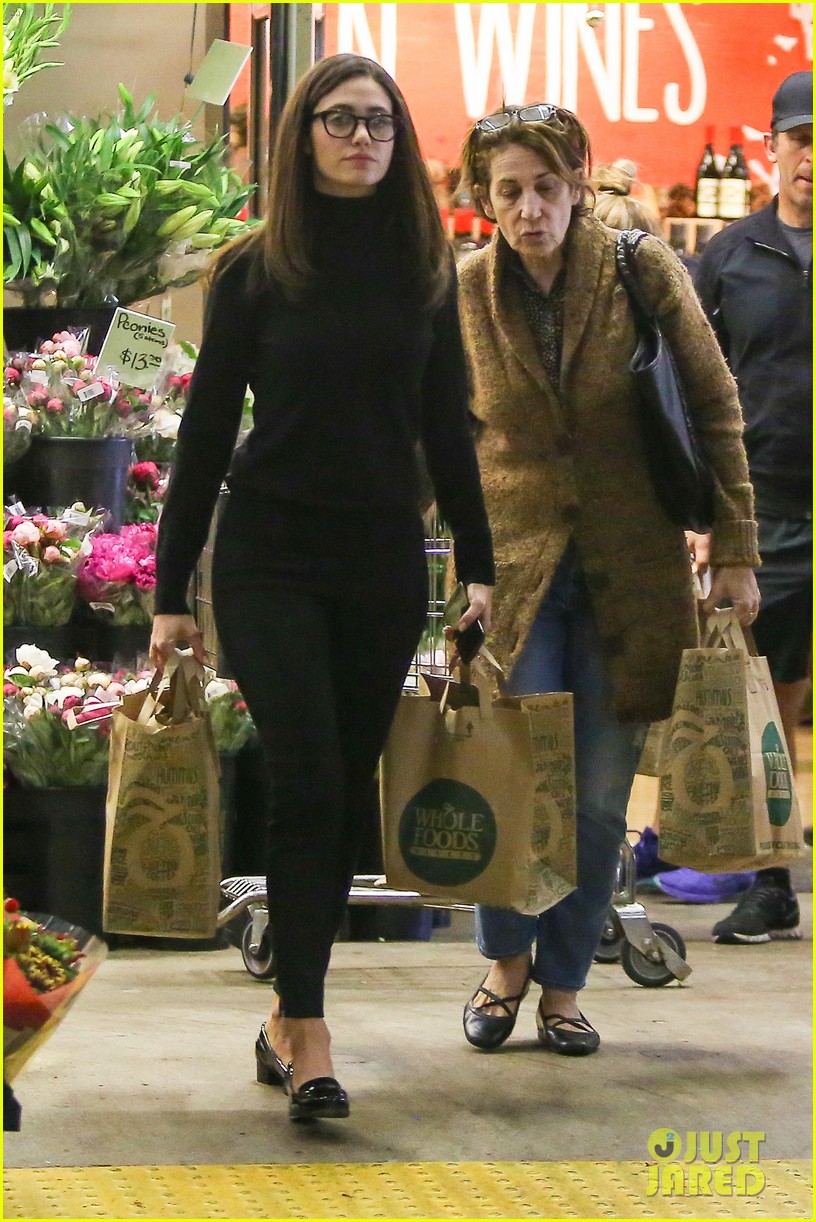 Emmy Rossum Serves Up Thanksgiving Meals to the Homeless : Photo ...