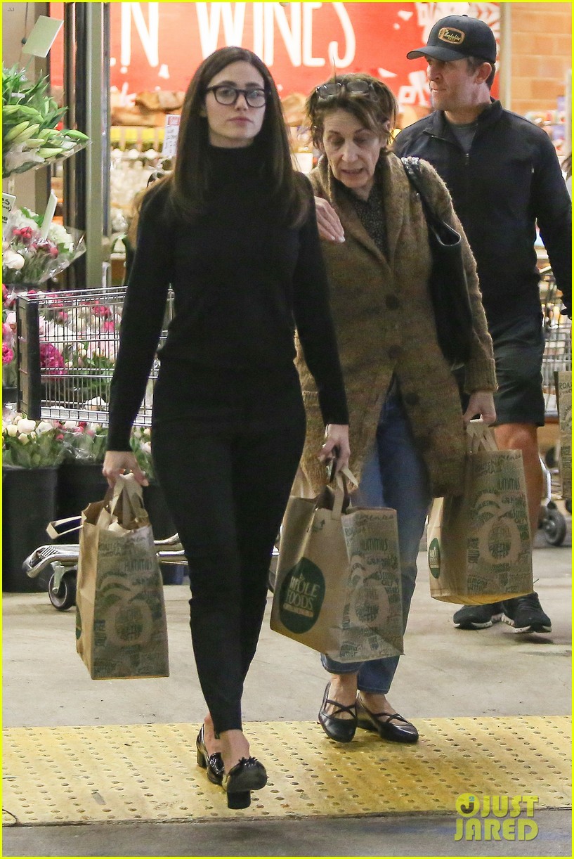 Emmy Rossum Serves Up Thanksgiving Meals to the Homeless : Photo ...