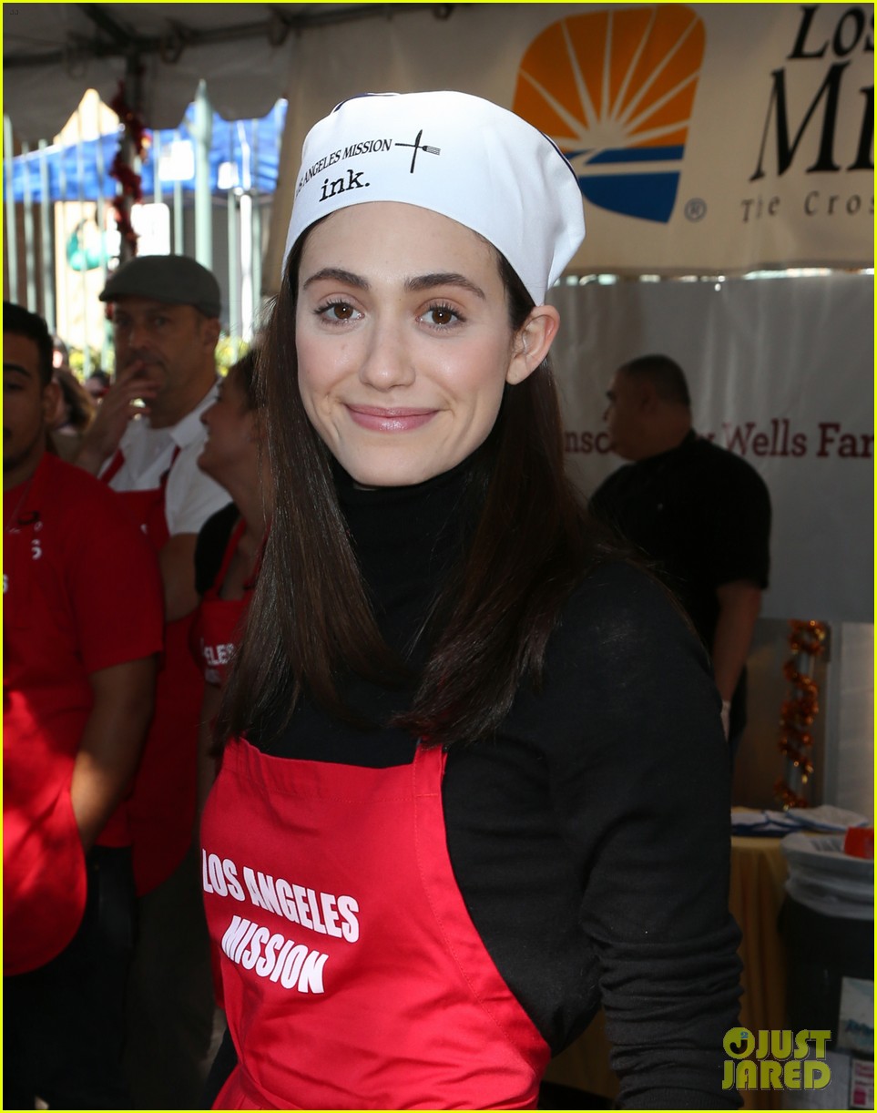 Emmy Rossum Serves Up Thanksgiving Meals to the Homeless : Photo ...