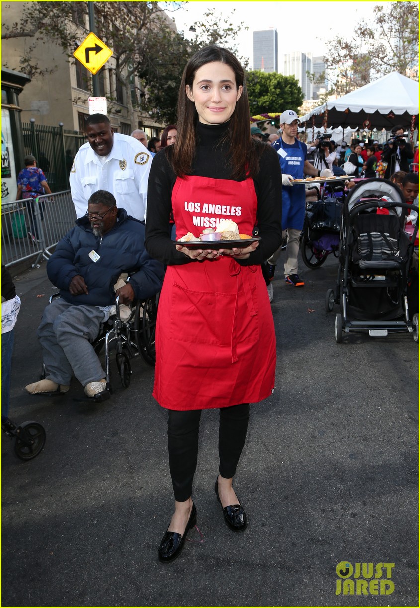 Emmy Rossum Serves Up Thanksgiving Meals to the Homeless : Photo ...
