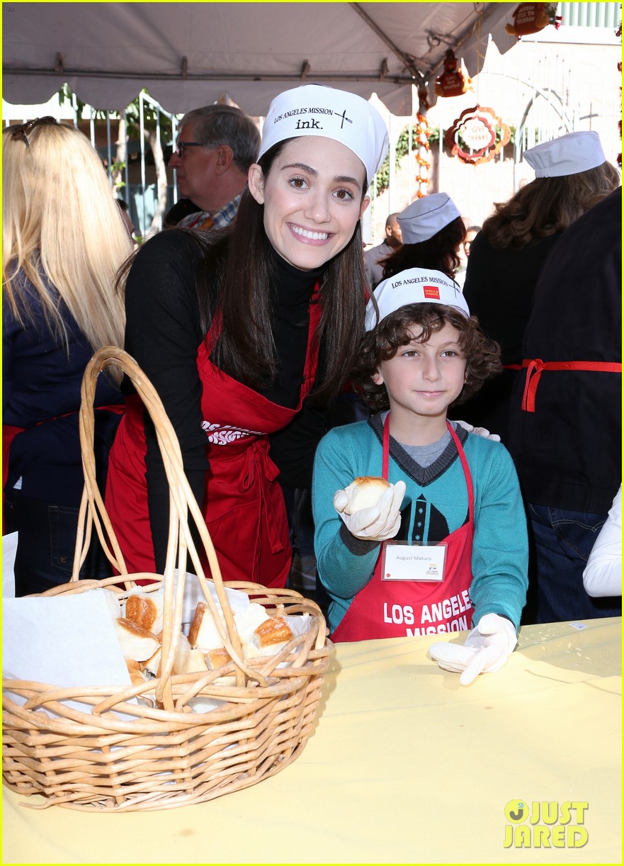 Emmy Rossum Serves Up Thanksgiving Meals to the Homeless : Photo ...