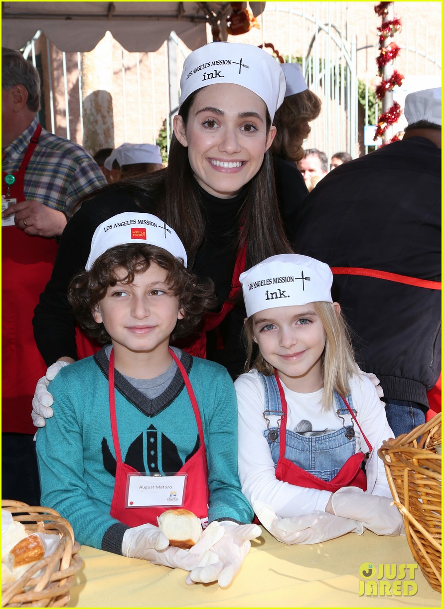 Emmy Rossum Serves Up Thanksgiving Meals to the Homeless : Photo ...