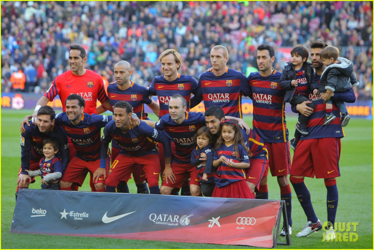 Shakira Supports Gerard Pique with Their Sons Milan & Sasha: Photo ...