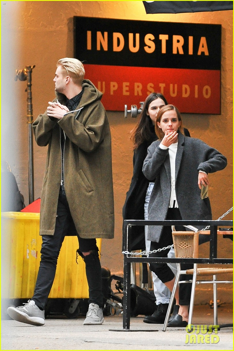 Emma Watson Grabs a Big Apple Lunch with Two Friends: Photo 3499018 ...
