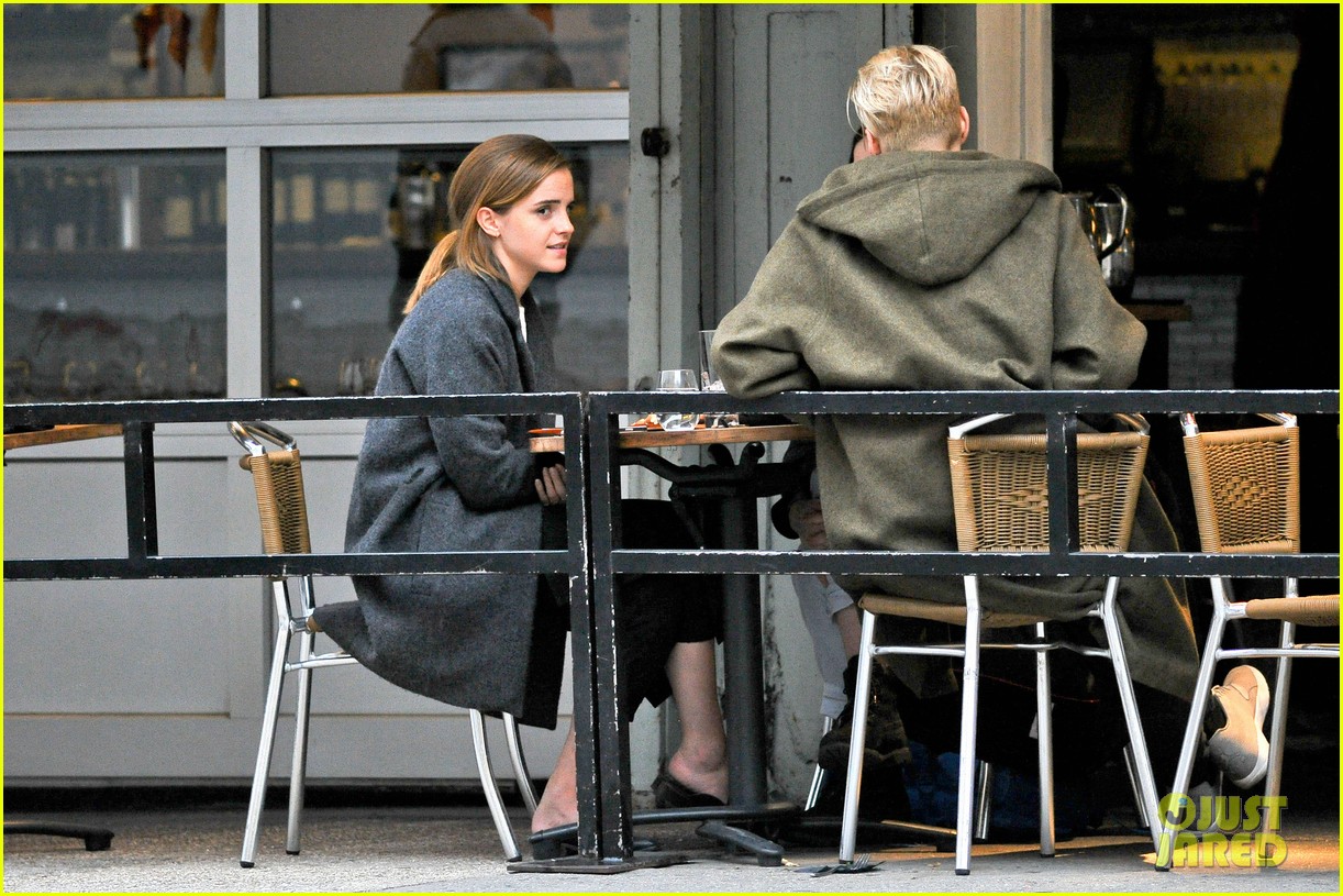 Emma Watson Grabs a Big Apple Lunch with Two Friends: Photo 3499026 ...