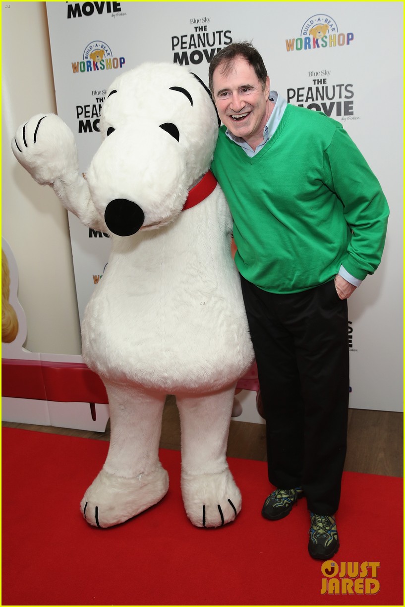 Naomi Watts & Liev Schreiber Bring Their Boys to 'The Peanuts Movie ...