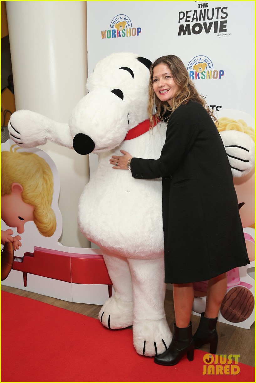 Naomi Watts & Liev Schreiber Bring Their Boys to 'The Peanuts Movie ...