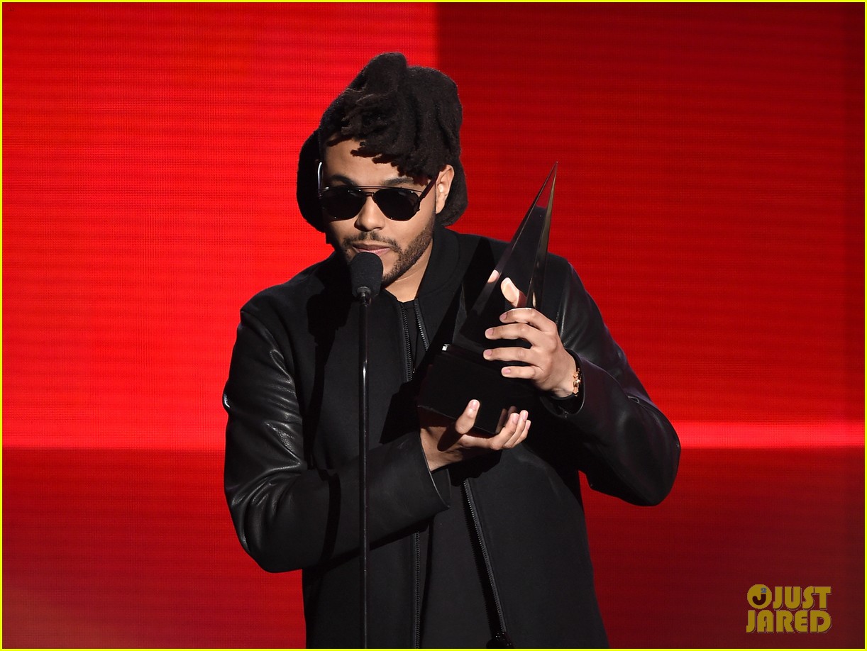 The Weeknd Sets the AMAs 2015 on Fire with 'The Hills' (Video): Photo ...
