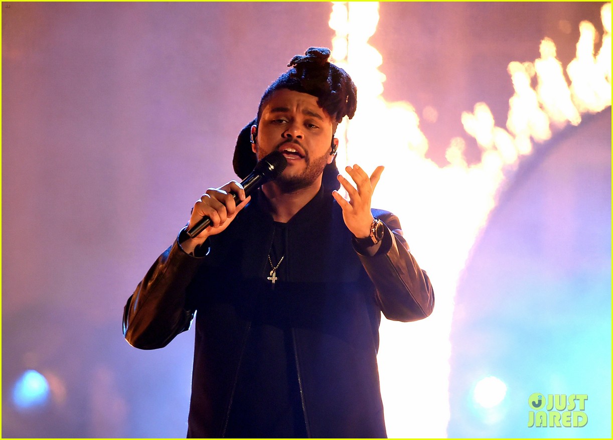 The Weeknd Sets the AMAs 2015 on Fire with 'The Hills' (Video): Photo ...