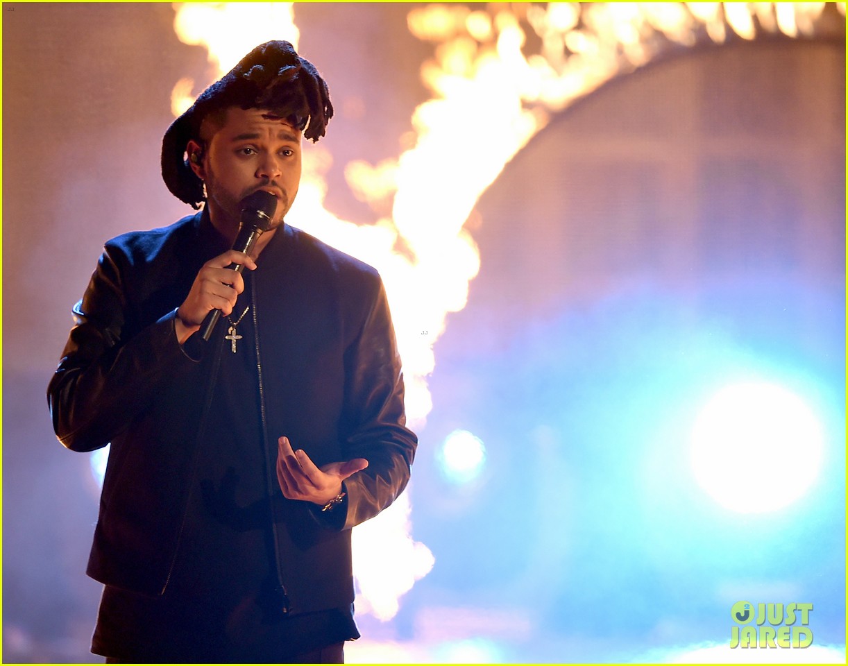 The Weeknd Sets the AMAs 2015 on Fire with 'The Hills' (Video): Photo ...