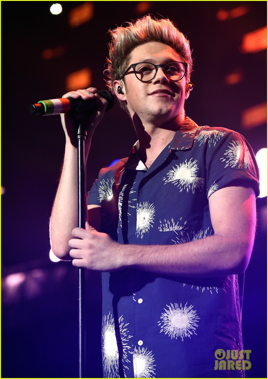One Direction & 5 Seconds Of Summer Hit Up Jingle Ball Dallas 2015 ...
