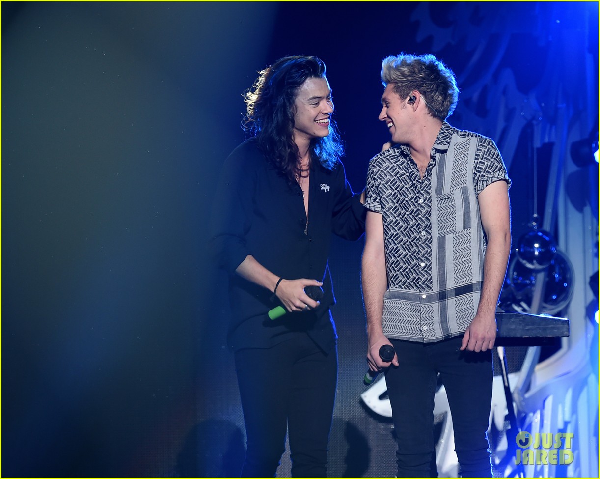 One Direction & 5 Seconds of Summer Heat Up Jingle Ball LA 2015: Photo ...