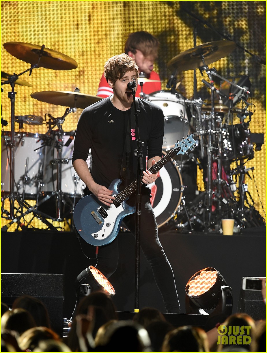 One Direction & 5 Seconds of Summer Heat Up Jingle Ball LA 2015: Photo ...
