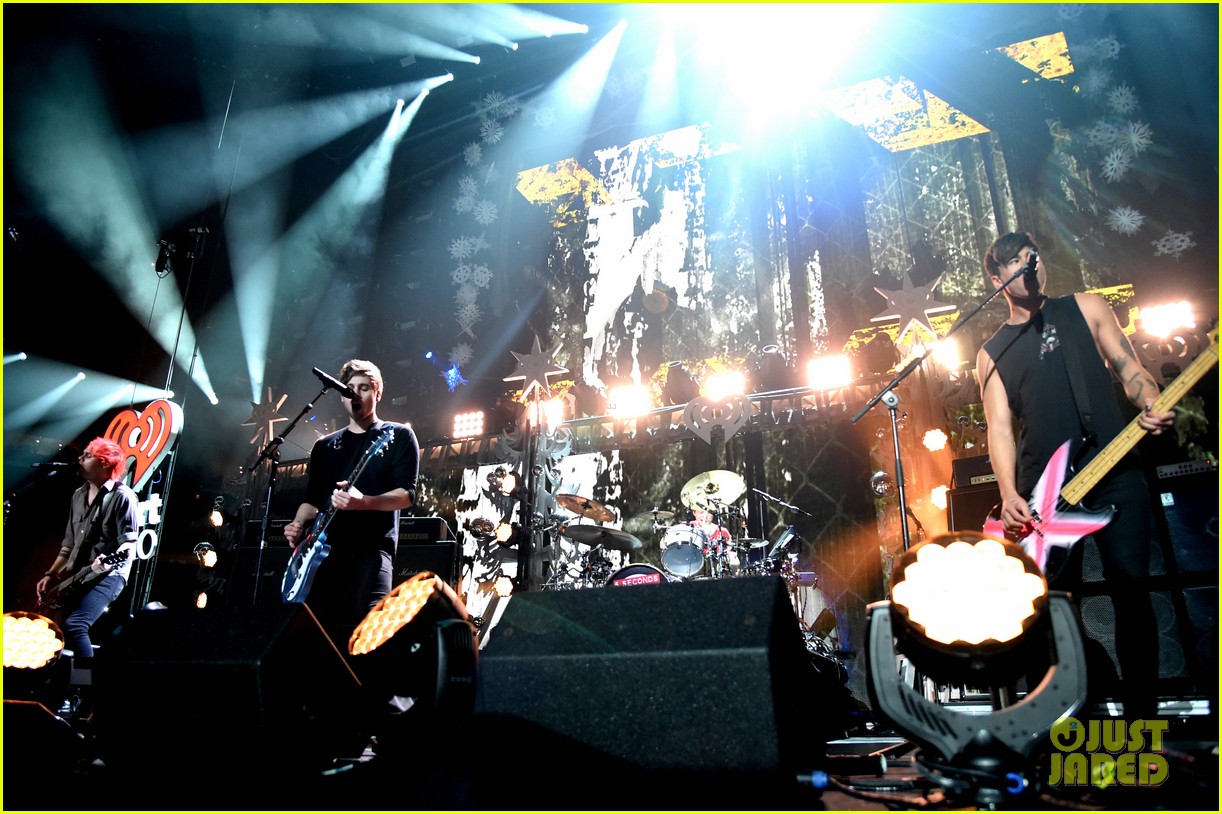 One Direction & 5 Seconds of Summer Heat Up Jingle Ball LA 2015: Photo ...