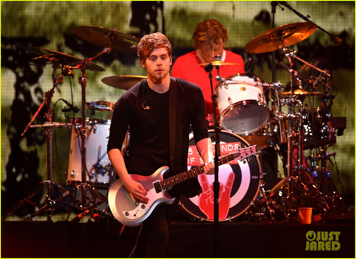One Direction & 5 Seconds of Summer Heat Up Jingle Ball LA 2015: Photo ...