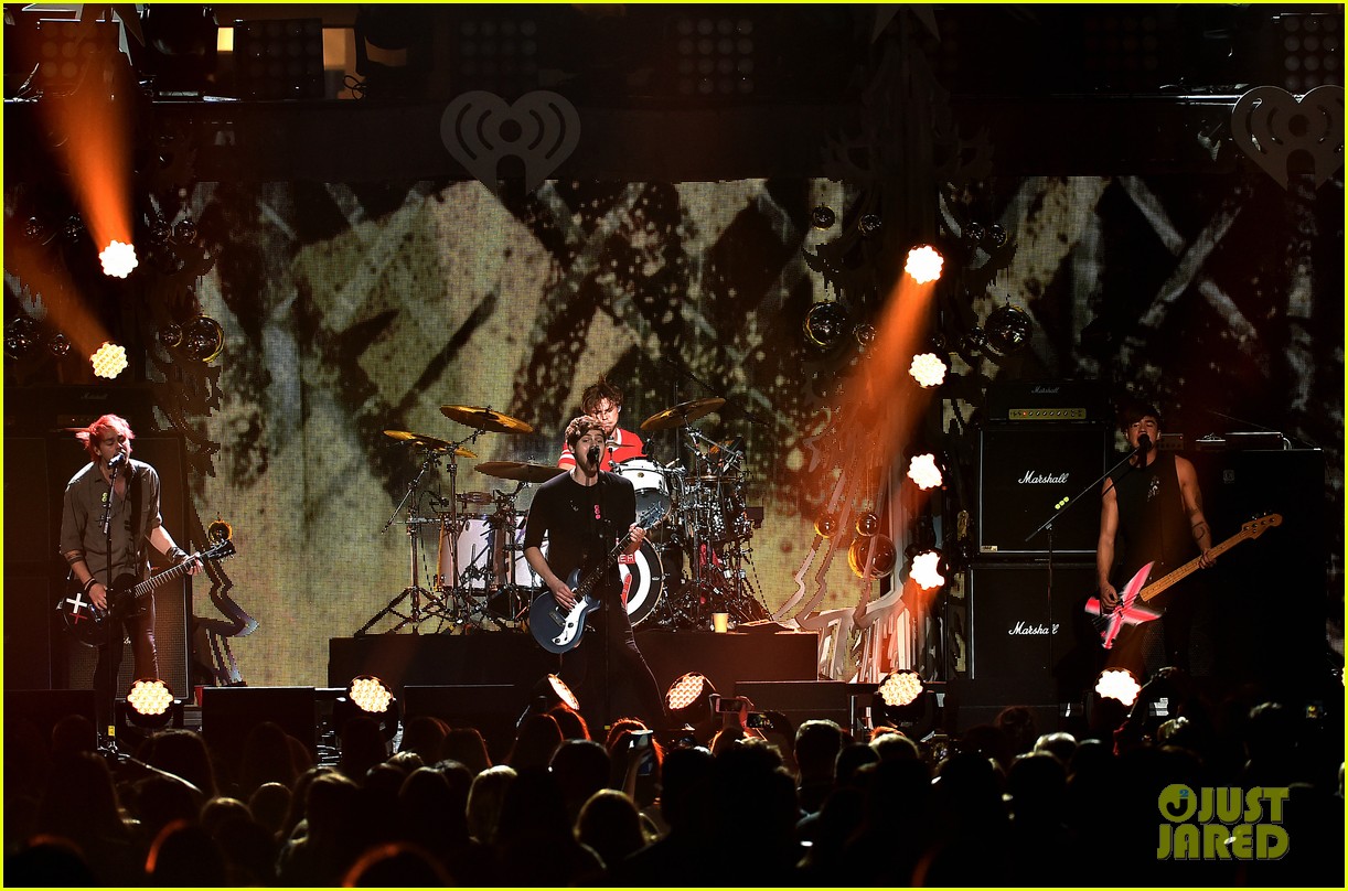 One Direction & 5 Seconds of Summer Heat Up Jingle Ball LA 2015: Photo ...
