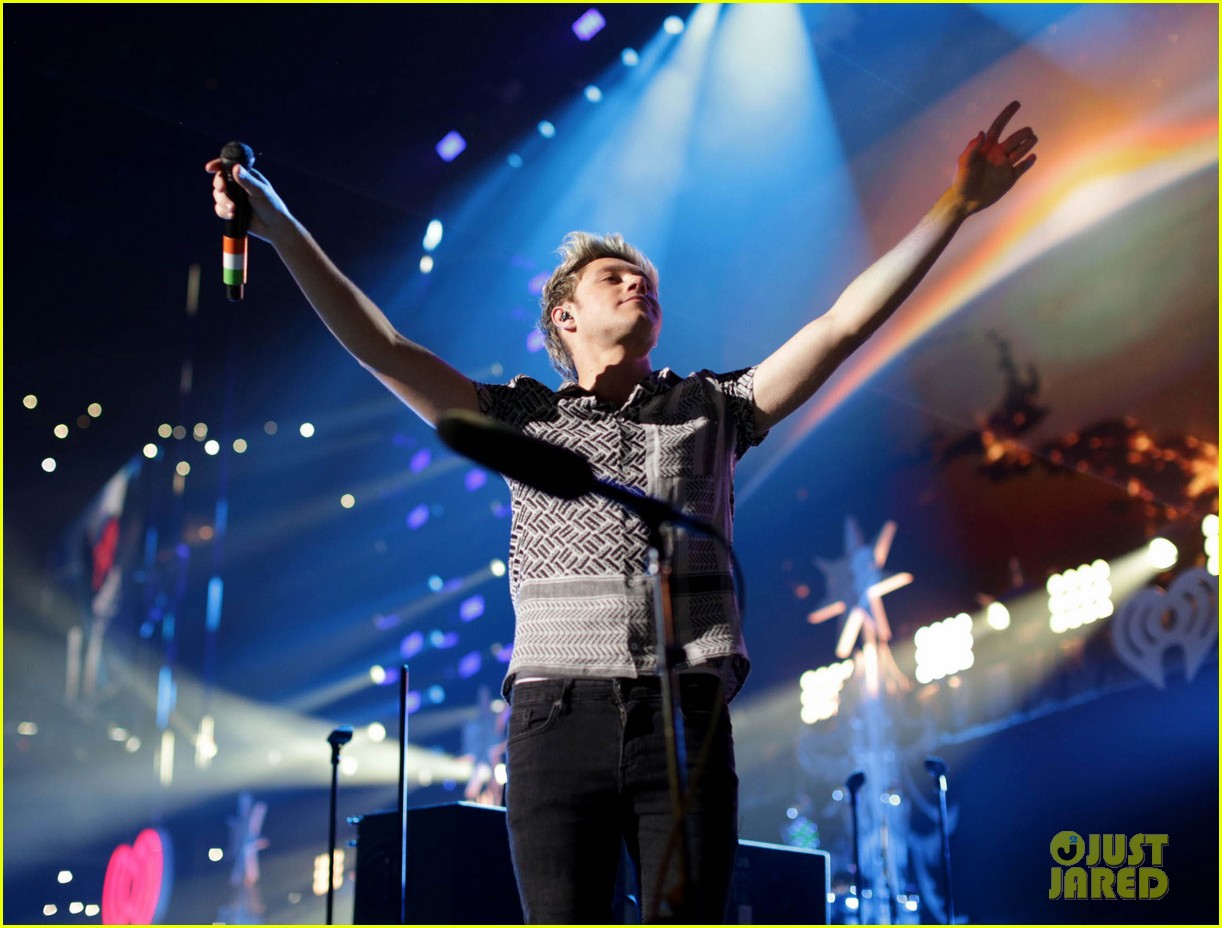 One Direction & 5 Seconds of Summer Heat Up Jingle Ball LA 2015: Photo ...