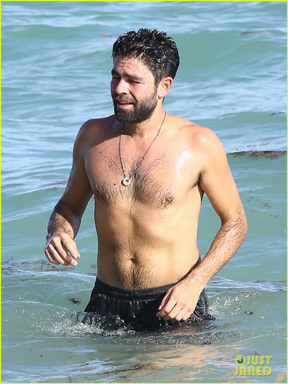 Adrian Grenier Shows Off Shirtless Beach Body in Miami: Photo 3520864 ...