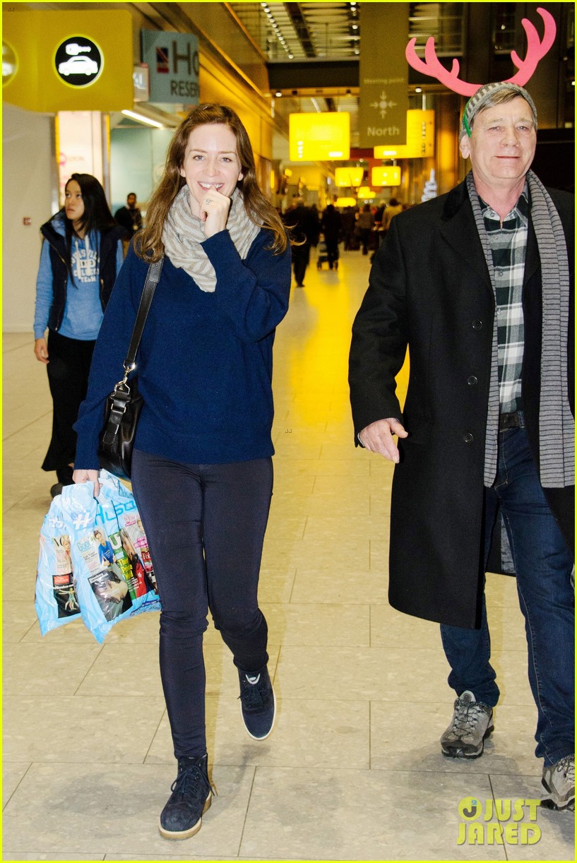 Emily Blunt's Dad Wears Reindeer Ears at the Airport!: Photo 3537785 ...