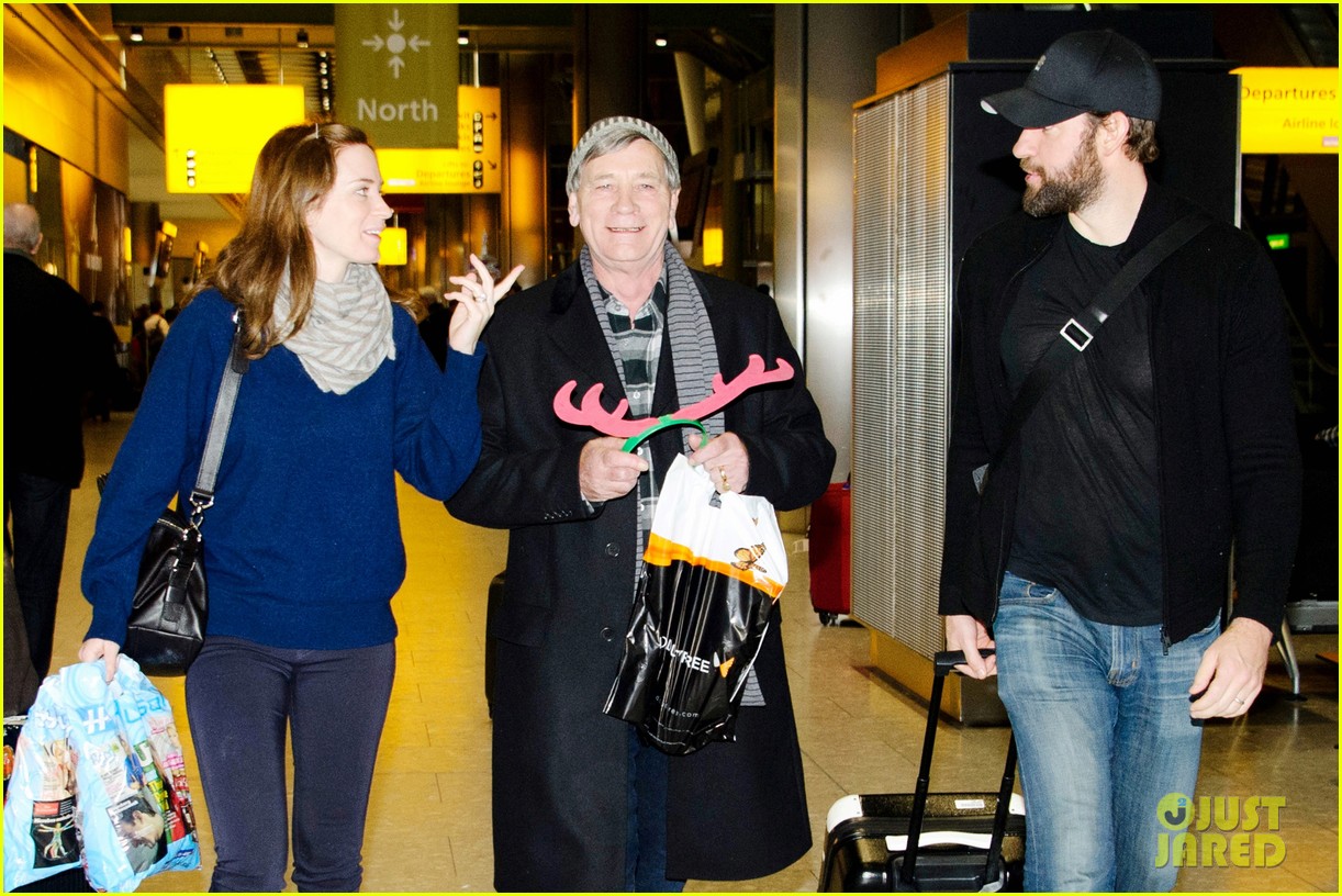 Emily Blunt's Dad Wears Reindeer Ears at the Airport!: Photo 3537786 ...